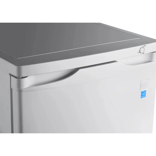 AVANTI VERTICAL UPRIGHT FREEZER 5.8 CF WHITE | VFM58B0W - HSDS Online